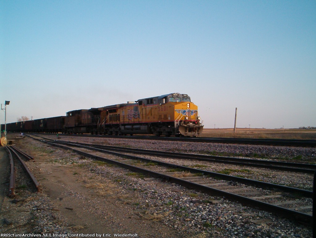 UP 5601 moving coal hopper west to the basin.